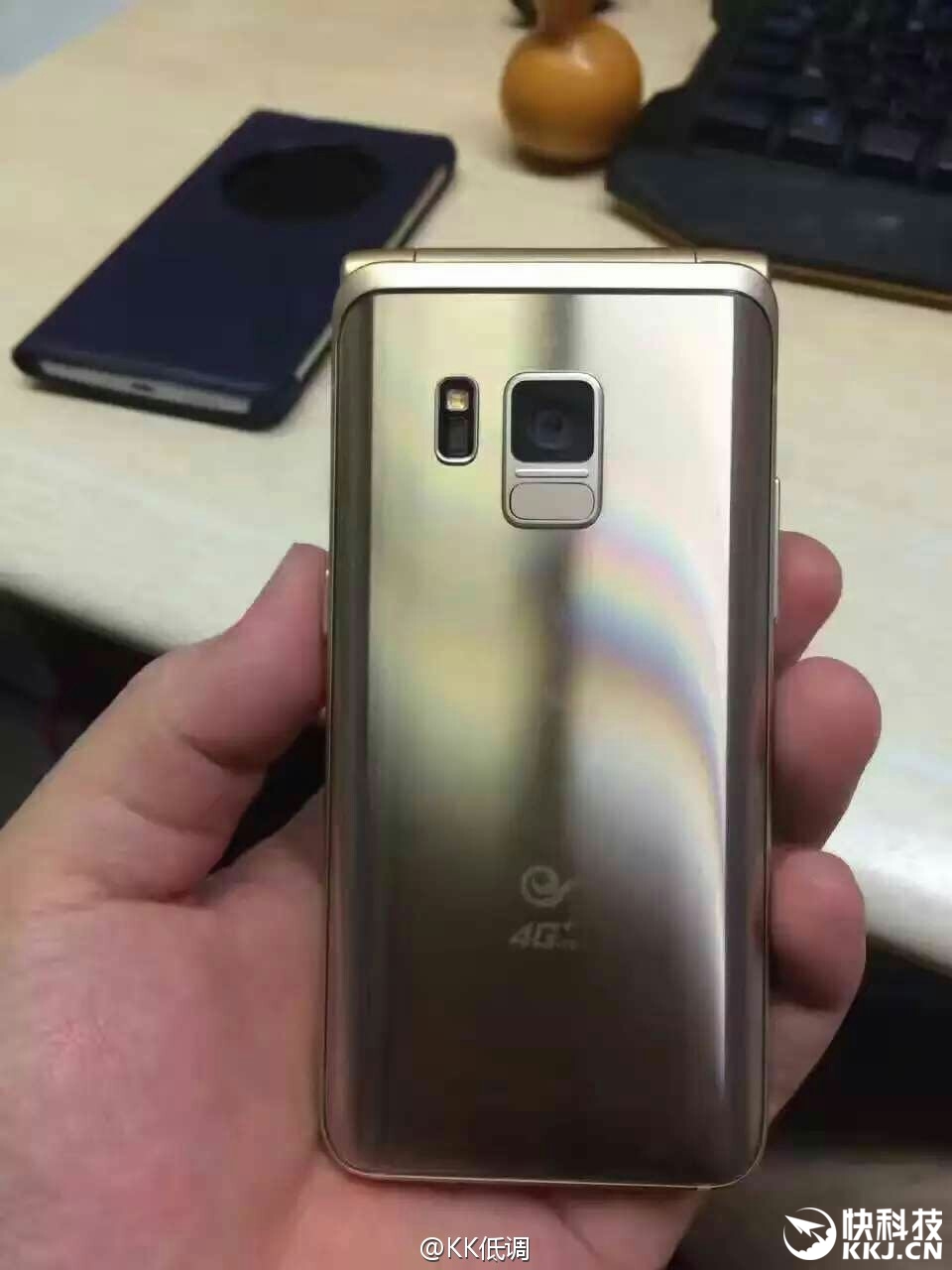 삼성 W2017 폴더폰, 로즈골드 컬러 있음 - 모바일 / 스마트 - 기글하드웨어